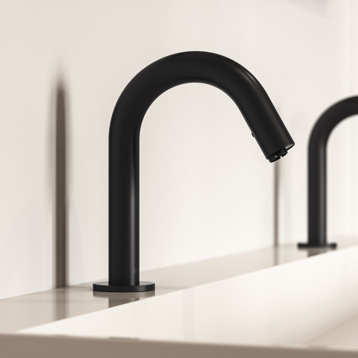 Mina Infrared Commercial Sensor Tap Matte Black - LUSSO